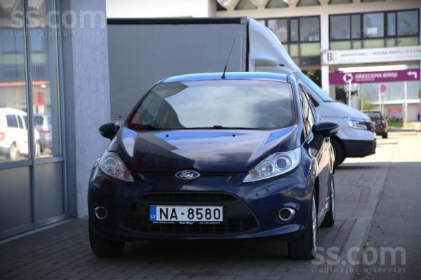 Blue Ford Fiesta 2012 in Riga, with an engine capacity of 1.60 L and mileage of 297 thousand km for 1895 €, photo 1 on AUTOMOTO.COM.LV