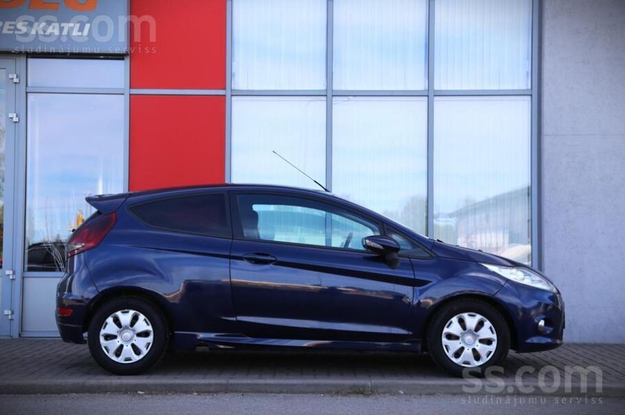 Blue Ford Fiesta 2012 in Riga, with an engine capacity of 1.60 L and mileage of 297 thousand km for 1895 €, photo 4 on AUTOMOTO.COM.LV