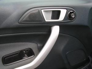Zils Ford Fiesta 2012 Sigulda, ar dzinēja tilpumu 1.60 L un nobraukumu 277 tūkst. km par 4650 €, foto 19 vietnē AUTOMOTO.COM.LV