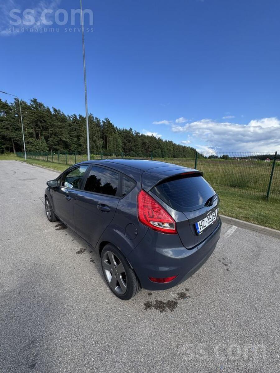 Blue Ford Fiesta 2012 in Riga, with an engine capacity of 1.20 L and mileage of 209 thousand km for 2500 €, photo 5 on AUTOMOTO.COM.LV