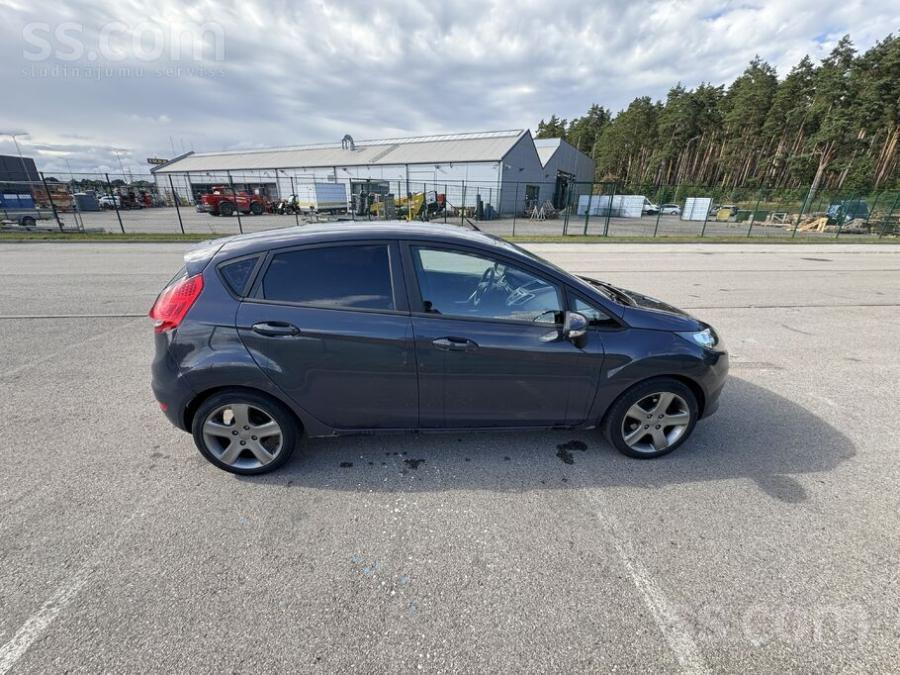 Blue Ford Fiesta 2012 in Riga, with an engine capacity of 1.20 L and mileage of 209 thousand km for 2500 €, photo 8 on AUTOMOTO.COM.LV