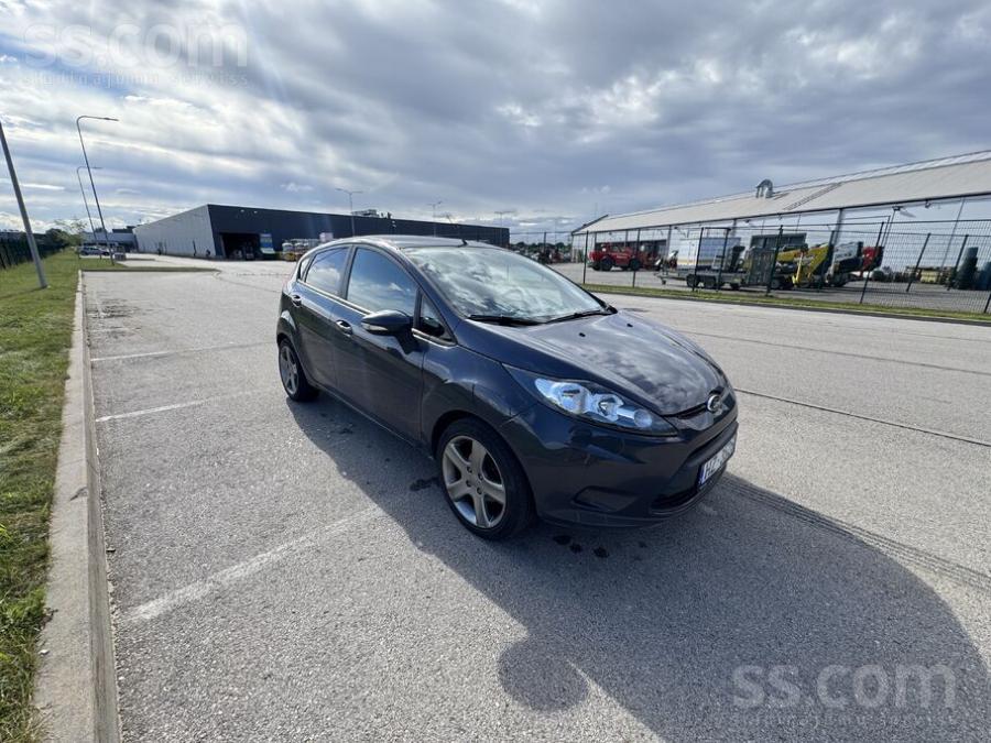 Blue Ford Fiesta 2012 in Riga, with an engine capacity of 1.20 L and mileage of 209 thousand km for 2500 €, photo 9 on AUTOMOTO.COM.LV