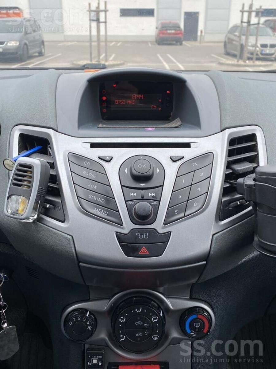 Blue Ford Fiesta 2012 in Riga, with an engine capacity of 1.20 L and mileage of 214 thousand km for 2200 €, photo 9 on AUTOMOTO.COM.LV