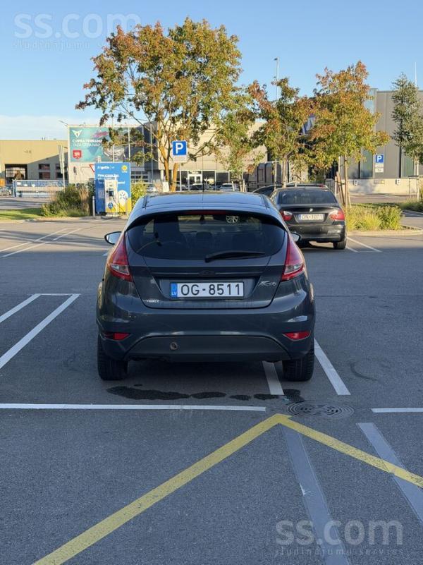Zils Ford Fiesta 2012 Rīga, ar dzinēja tilpumu 1.20 L un nobraukumu 200 tūkst. km par 1450 €, foto 5 vietnē AUTOMOTO.COM.LV
