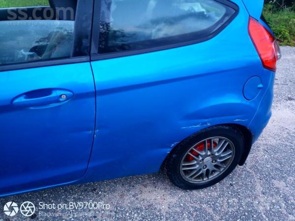 Zils Ford Fiesta 2013 Valka, ar dzinēja tilpumu 1.20 L un nobraukumu 114 tūkst. km par 2200 €, foto 2 vietnē AUTOMOTO.COM.LV