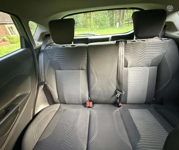 Ford Fiesta 2013 Viļņa vietnē Zils Ford Fiesta 2013 Viļņa, ar dzinēja tilpumu 1.56 L un nobraukumu 183 tūkst. km par 3200 €, foto 9 vietnē AUTOMOTO.COM.LV