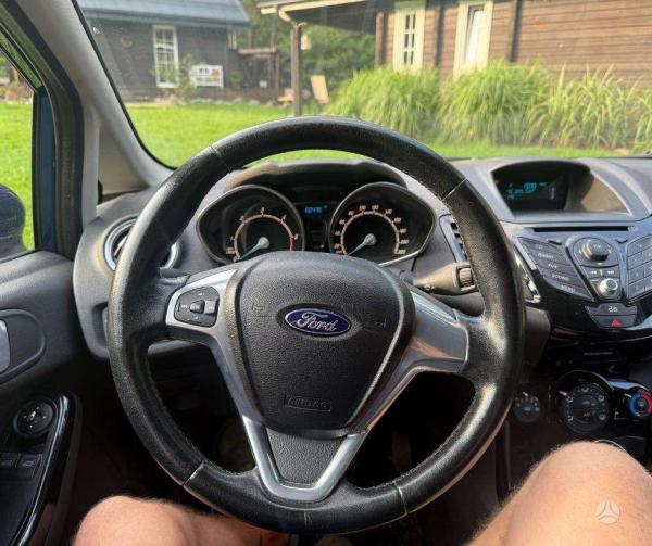 Ford Fiesta 2013 Viļņa vietnē Zils Ford Fiesta 2013 Viļņa, ar dzinēja tilpumu 1.56 L un nobraukumu 183 tūkst. km par 3200 €, foto 10 vietnē AUTOMOTO.COM.LV