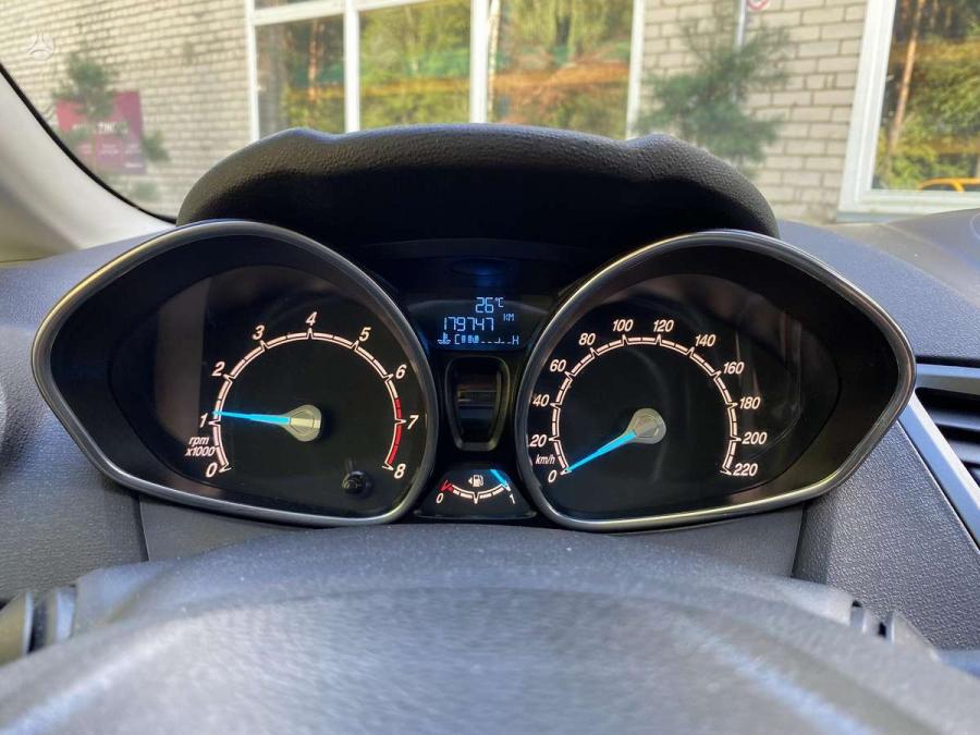 Blue Ford Fiesta 2013 in Jonava, with an engine capacity of 1.24 L and mileage of 180 thousand km for 2500 €, photo 9 on AUTOMOTO.COM.LV