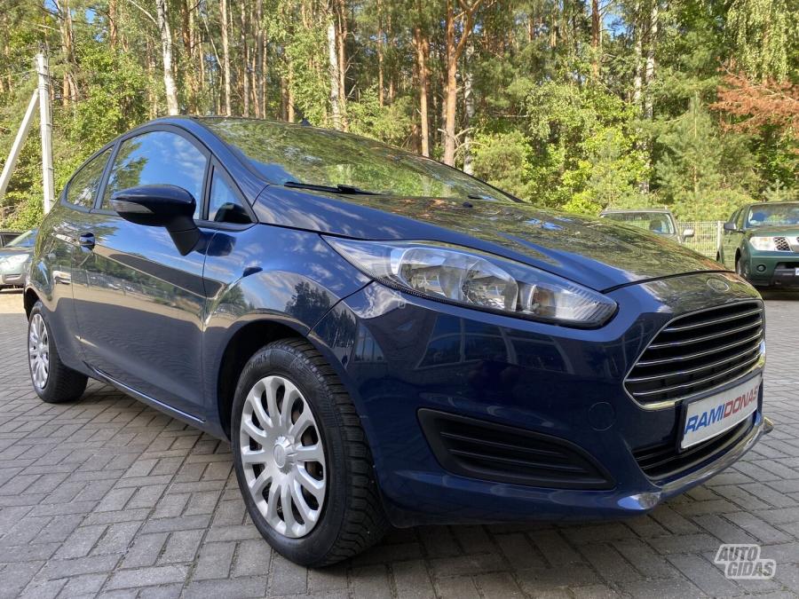 Zils Ford Fiesta 2013 Šveicarija, ar dzinēja tilpumu 1.20 L un nobraukumu 180 tūkst. km par 2700 €, foto 1 vietnē AUTOMOTO.COM.LV