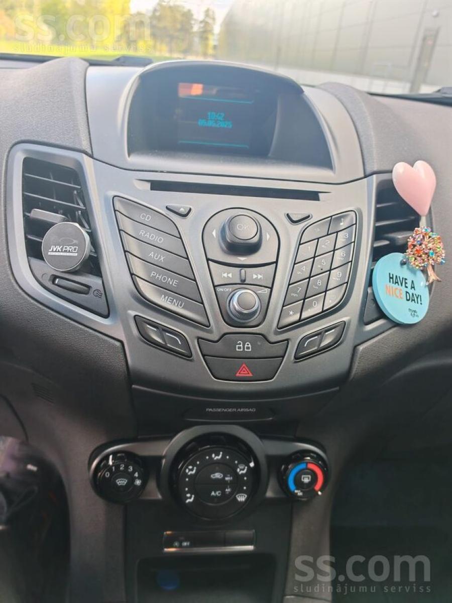 Zils Ford Fiesta 2014 Rīga, ar dzinēja tilpumu 1.00 L un nobraukumu 134 tūkst. km par 4599 €, foto 21 vietnē AUTOMOTO.COM.LV