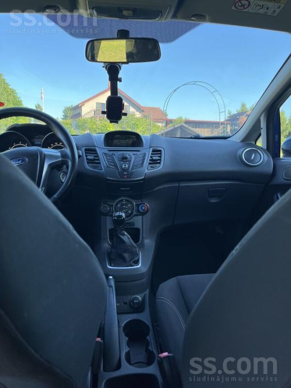 Zils Ford Fiesta 2014 Rīga, ar dzinēja tilpumu 1.20 L un nobraukumu 270 tūkst. km par 3100 €, foto 5 vietnē AUTOMOTO.COM.LV