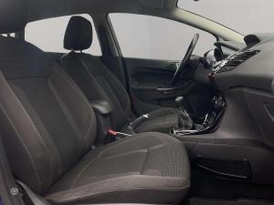 Blue Ford Fiesta 2015 in Vilnius, with an engine capacity of 1.50 L and mileage of 209 thousand km for 4999 €, photo 9 on AUTOMOTO.COM.LV