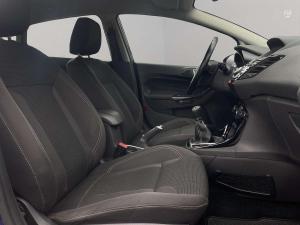 Zils Ford Fiesta 2015 Viļņa, ar dzinēja tilpumu 1.50 L un nobraukumu 209 tūkst. km par 4999 €, foto 9 vietnē AUTOMOTO.COM.LV
