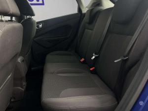 Zils Ford Fiesta 2015 Viļņa, ar dzinēja tilpumu 1.50 L un nobraukumu 209 tūkst. km par 4999 €, foto 12 vietnē AUTOMOTO.COM.LV