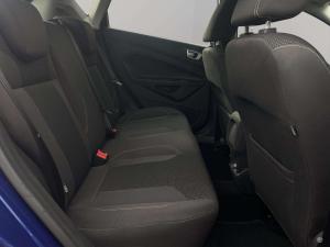 Zils Ford Fiesta 2015 Viļņa, ar dzinēja tilpumu 1.50 L un nobraukumu 209 tūkst. km par 4999 €, foto 10 vietnē AUTOMOTO.COM.LV