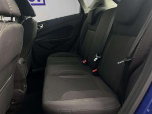 Zils Ford Fiesta 2015 Viļņa, ar dzinēja tilpumu 1.50 L un nobraukumu 209 tūkst. km par 4999 €, foto 12 vietnē AUTOMOTO.COM.LV
