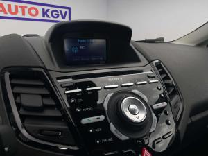 Zils Ford Fiesta 2015 Viļņa, ar dzinēja tilpumu 1.50 L un nobraukumu 209 tūkst. km par 4999 €, foto 18 vietnē AUTOMOTO.COM.LV