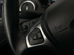 Zils Ford Fiesta 2015 Viļņa, ar dzinēja tilpumu 1.50 L un nobraukumu 209 tūkst. km par 4999 €, foto 19 vietnē AUTOMOTO.COM.LV