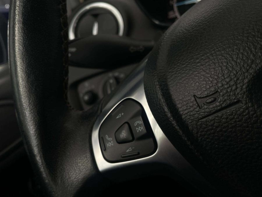Zils Ford Fiesta 2015 Viļņa, ar dzinēja tilpumu 1.50 L un nobraukumu 209 tūkst. km par 4999 €, foto 19 vietnē AUTOMOTO.COM.LV