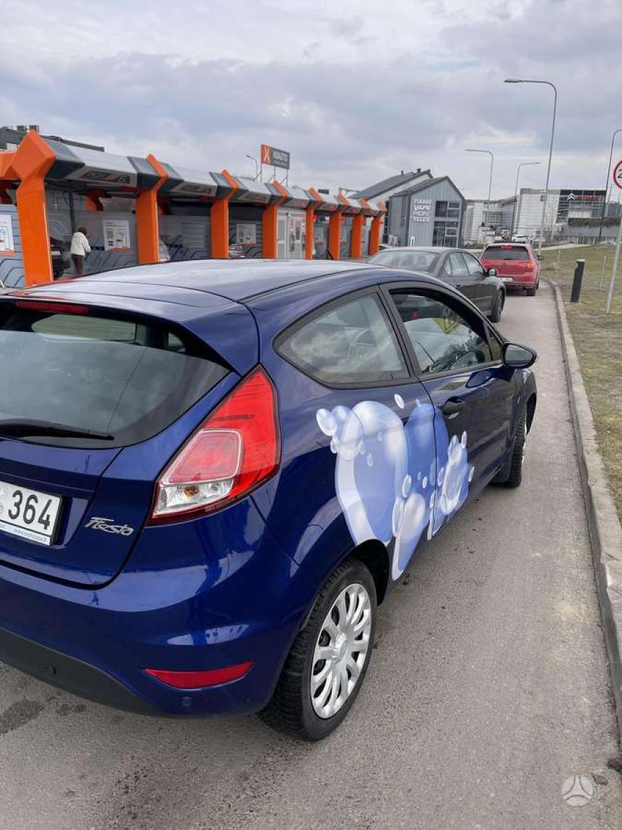 Blue Ford Fiesta 2015 in Vilnius, with an engine capacity of 1.24 L and mileage of 77 thousand km for 2600 €, photo 5 on AUTOMOTO.COM.LV