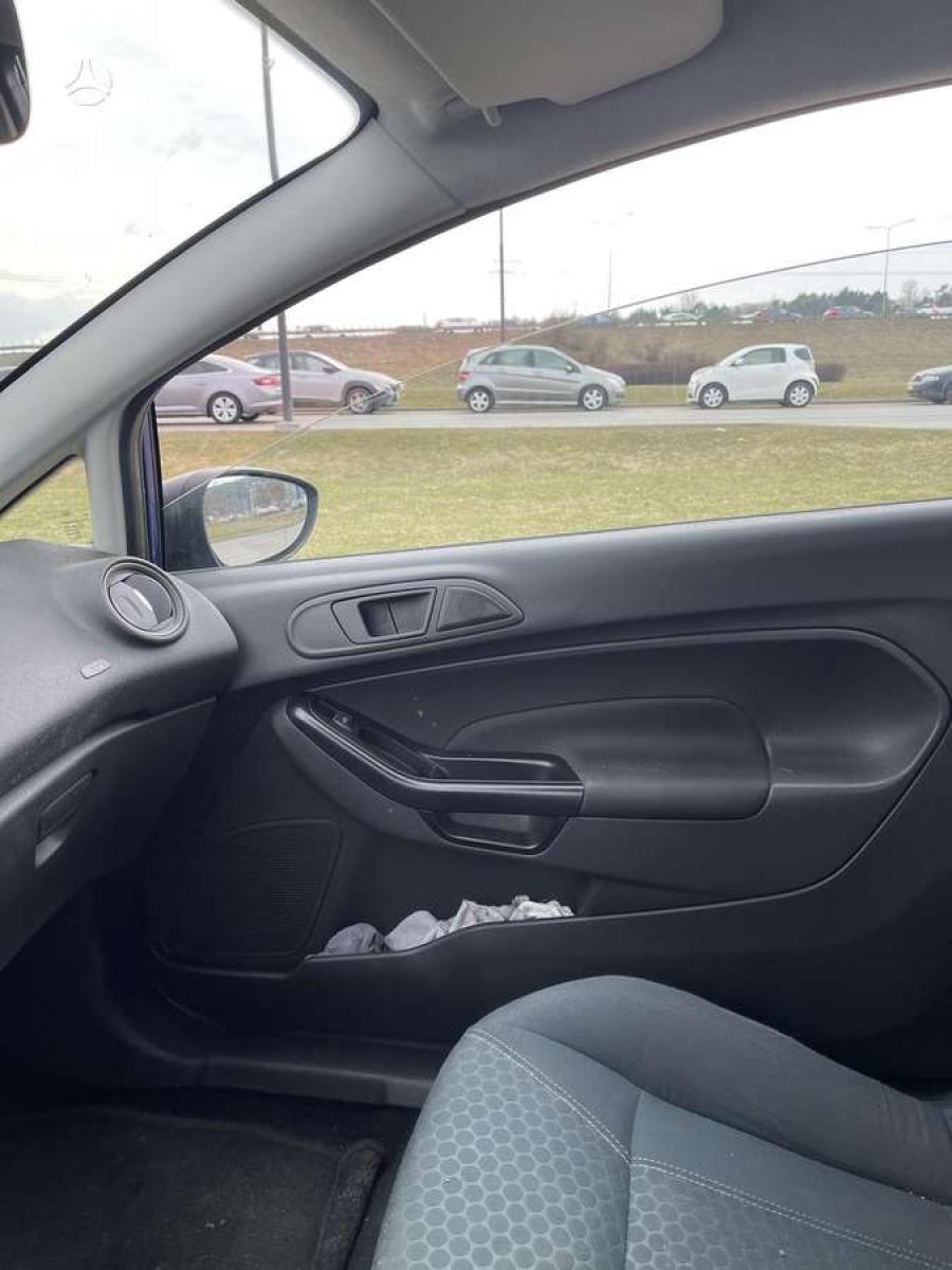 Blue Ford Fiesta 2015 in Vilnius, with an engine capacity of 1.24 L and mileage of 77 thousand km for 2600 €, photo 8 on AUTOMOTO.COM.LV