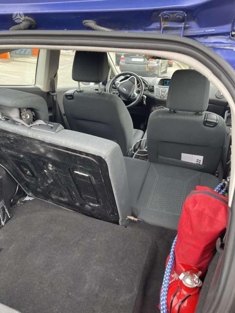 Blue Ford Fiesta 2015 in Vilnius, with an engine capacity of 1.24 L and mileage of 77 thousand km for 2600 €, photo 9 on AUTOMOTO.COM.LV
