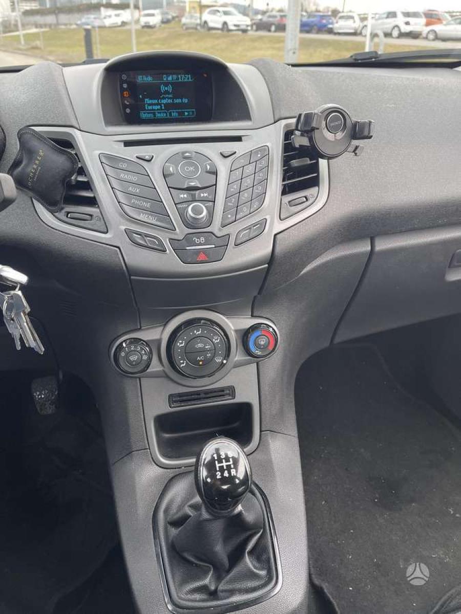 Blue Ford Fiesta 2015 in Vilnius, with an engine capacity of 1.24 L and mileage of 77 thousand km for 2600 €, photo 12 on AUTOMOTO.COM.LV