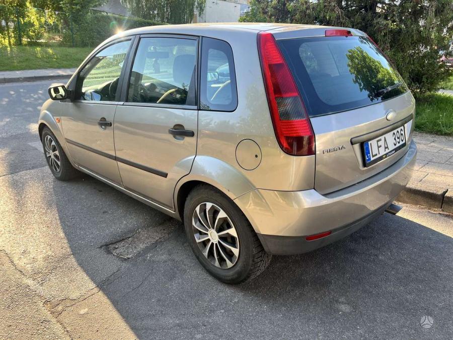 Brown Ford Fiesta 2004 in Vilnius, with an engine capacity of 1.30 L and mileage of 226 thousand km for 900 €, photo 5 on AUTOMOTO.COM.LV