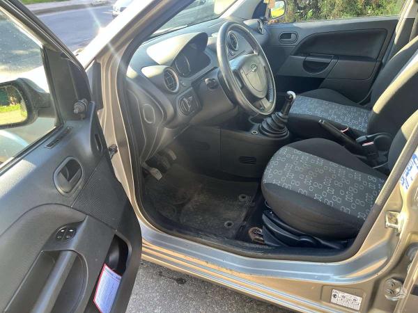Brūns Ford Fiesta 2004 Viļņa, ar dzinēja tilpumu 1.30 L un nobraukumu 226 tūkst. km par 900 €, foto 7 vietnē AUTOMOTO.COM.LV