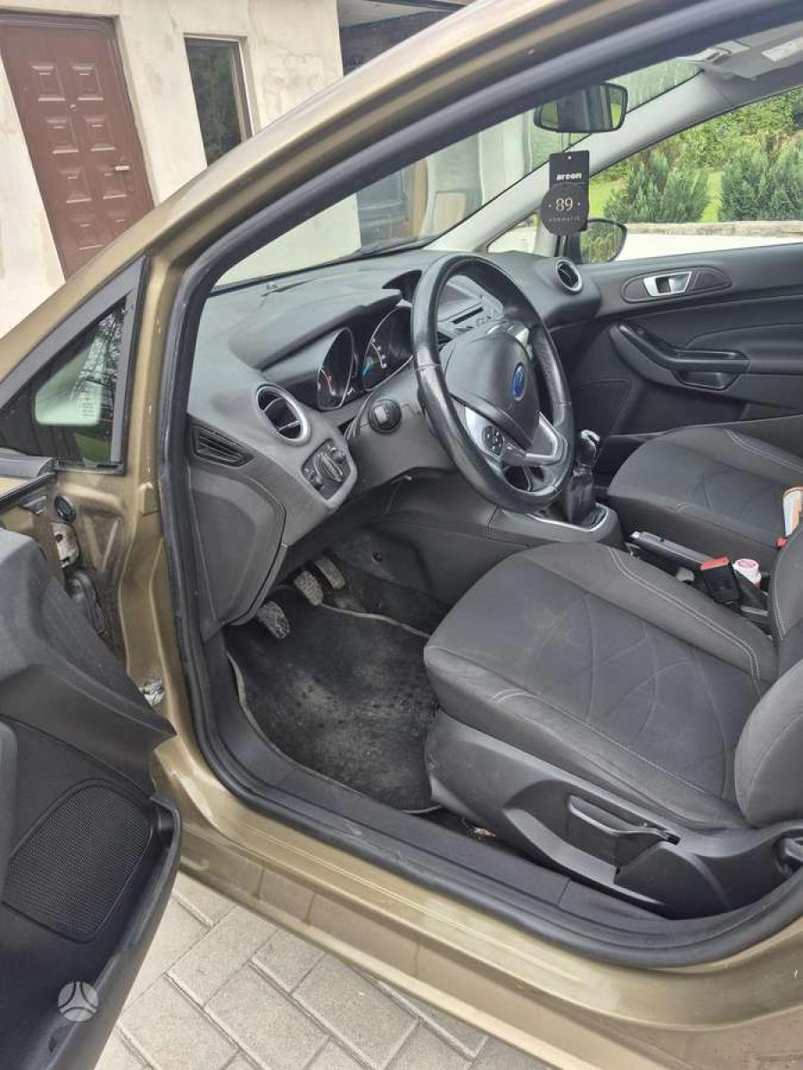 Brown Ford Fiesta 2013 in Plunge, with an engine capacity of 1.24 L and mileage of 189 thousand km for 3400 €, photo 7 on AUTOMOTO.COM.LV