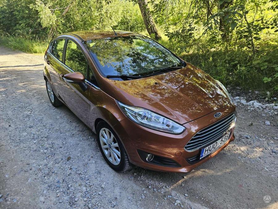 Brown Ford Fiesta 2015 in Vilnius, with an engine capacity of 1.00 L and mileage of 133 thousand km for 3500 €, photo 1 on AUTOMOTO.COM.LV