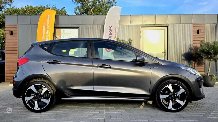 Brown Ford Fiesta 2018 in Taurage, with an engine capacity of 1.00 L and mileage of 145 thousand km for 5999 €, photo 7 on AUTOMOTO.COM.LV