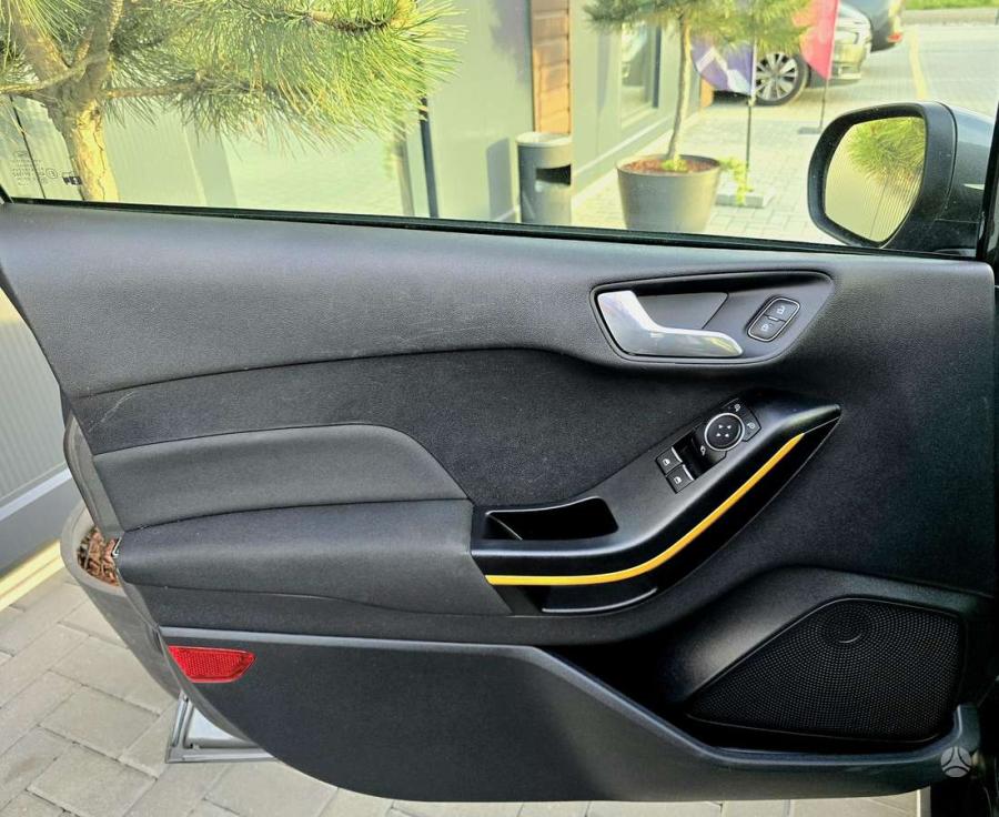 Brown Ford Fiesta 2018 in Taurage, with an engine capacity of 1.00 L and mileage of 145 thousand km for 5999 €, photo 30 on AUTOMOTO.COM.LV