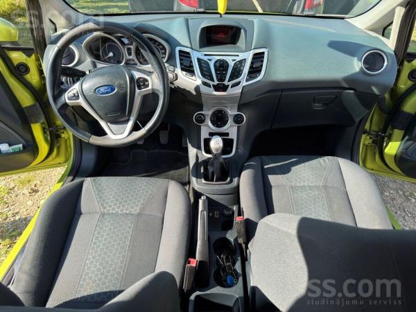 Green Ford Fiesta 2009 in Jelgava, with an engine capacity of 1.60 L and mileage of 249 thousand km for 3500 €, photo 7 on AUTOMOTO.COM.LV