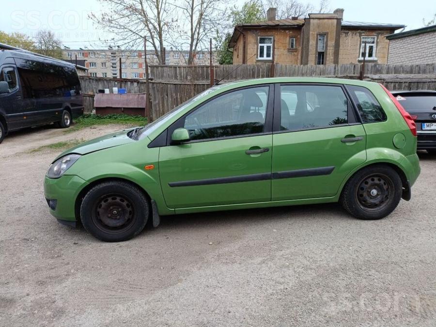 Green Ford Fiesta 2006 in Riga, with an engine capacity of 1.30 L and mileage of 289 thousand km for 1500 €, photo 3 on AUTOMOTO.COM.LV