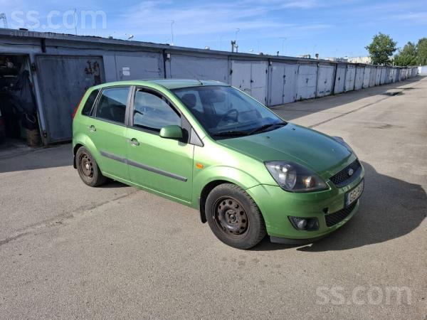 Ford Fiesta 2006 Rīga vietnē Zaļš Ford Fiesta 2006 Rīga, ar dzinēja tilpumu 1.30 L un nobraukumu 289 tūkst. km par 1500 €, foto 4 vietnē AUTOMOTO.COM.LV