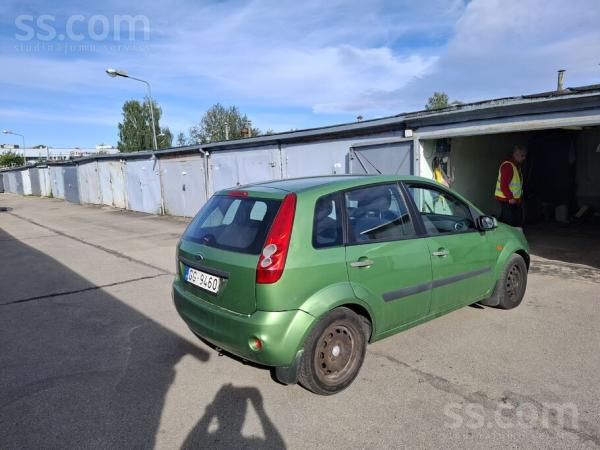 Ford Fiesta 2006 Rīga vietnē Zaļš Ford Fiesta 2006 Rīga, ar dzinēja tilpumu 1.30 L un nobraukumu 289 tūkst. km par 1500 €, foto 6 vietnē AUTOMOTO.COM.LV