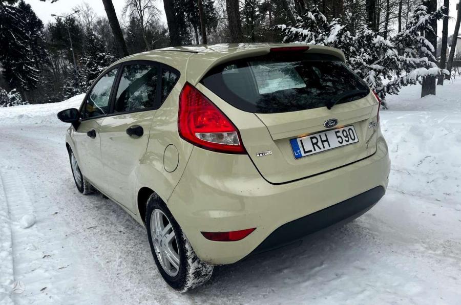 Zaļš Ford Fiesta 2009 Šauļi, ar dzinēja tilpumu 1.40 L un nobraukumu 214 tūkst. km par 2200 €, foto 4 vietnē AUTOMOTO.COM.LV