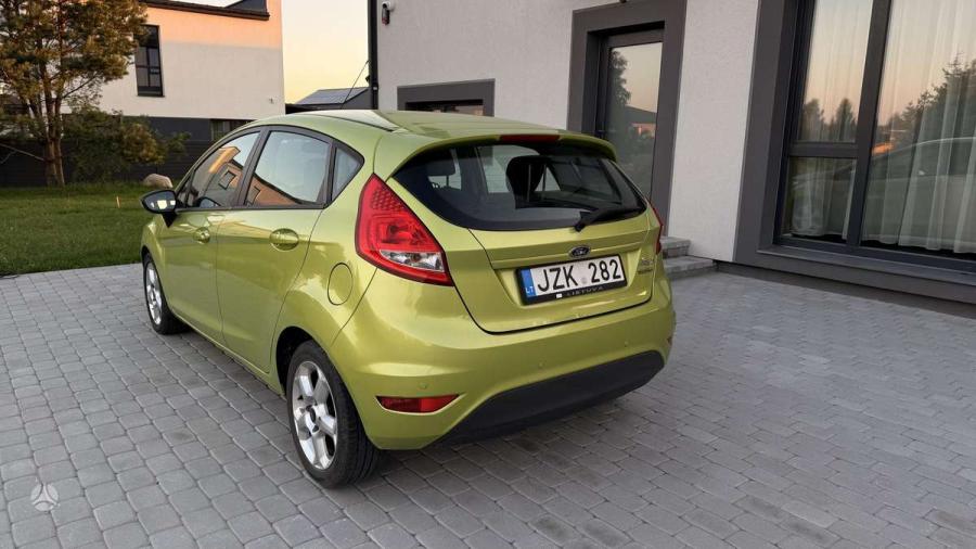 Zaļš Ford Fiesta 2009 Viļņa, ar dzinēja tilpumu 1.24 L un nobraukumu 202 tūkst. km par 2100 €, foto 5 vietnē AUTOMOTO.COM.LV