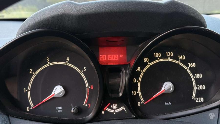 Zaļš Ford Fiesta 2009 Viļņa, ar dzinēja tilpumu 1.24 L un nobraukumu 202 tūkst. km par 2100 €, foto 11 vietnē AUTOMOTO.COM.LV