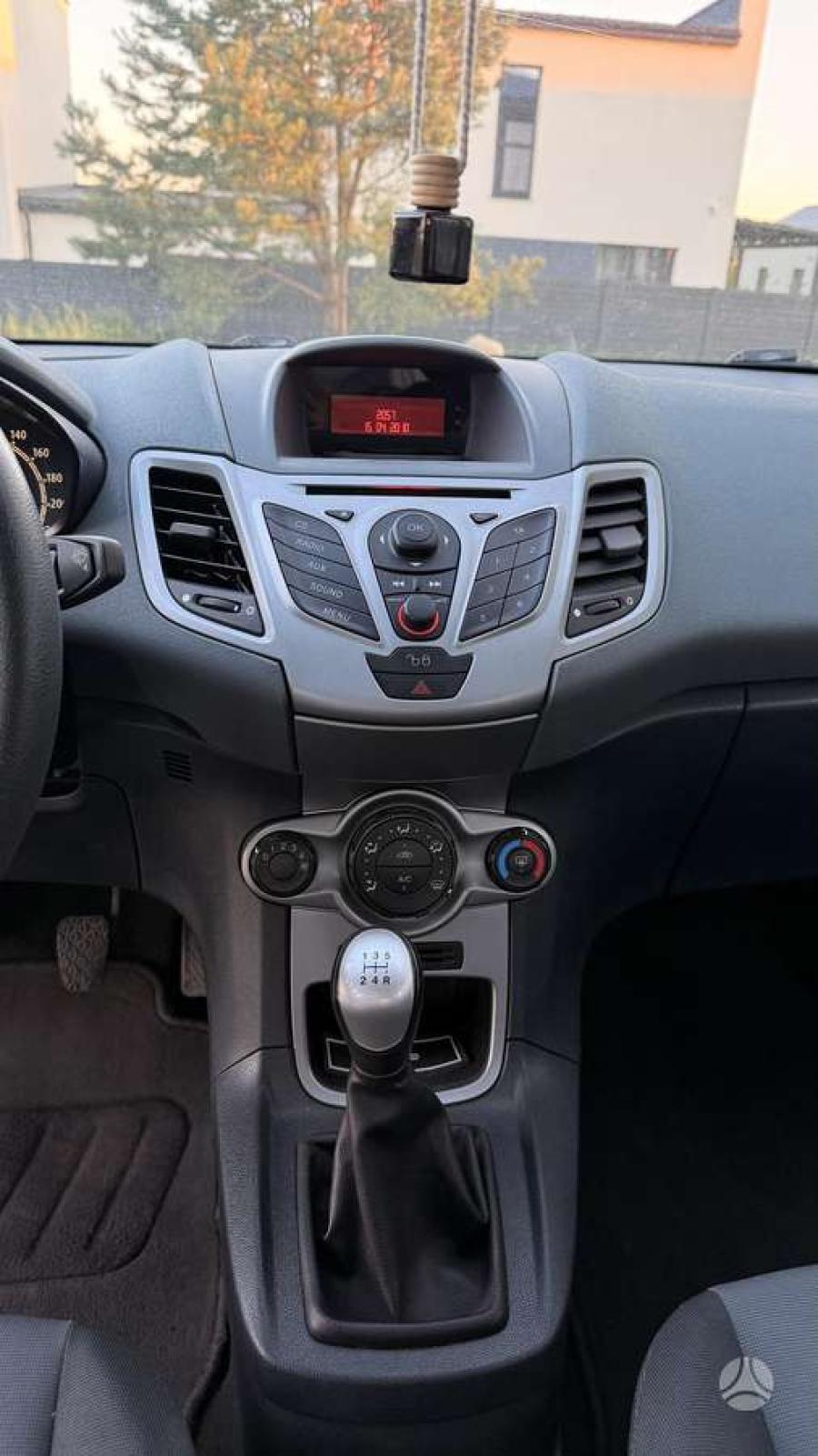 Zaļš Ford Fiesta 2009 Viļņa, ar dzinēja tilpumu 1.24 L un nobraukumu 202 tūkst. km par 2100 €, foto 13 vietnē AUTOMOTO.COM.LV