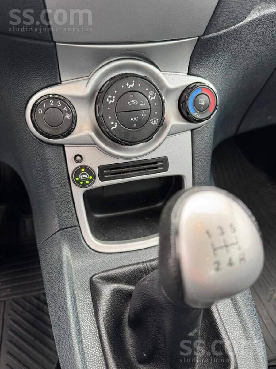 Zaļš Ford Fiesta 2013 Rīga, ar dzinēja tilpumu 1.20 L un nobraukumu 173 tūkst. km par 2200 €, foto 8 vietnē AUTOMOTO.COM.LV