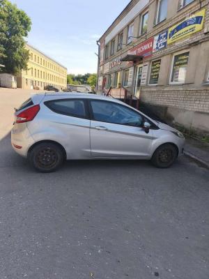 Pelēks Ford Fiesta 2009 Viļņa, ar dzinēja tilpumu 1.50 L un nobraukumu 61 tūkst. km par 1950 €, foto 4 vietnē AUTOMOTO.COM.LV