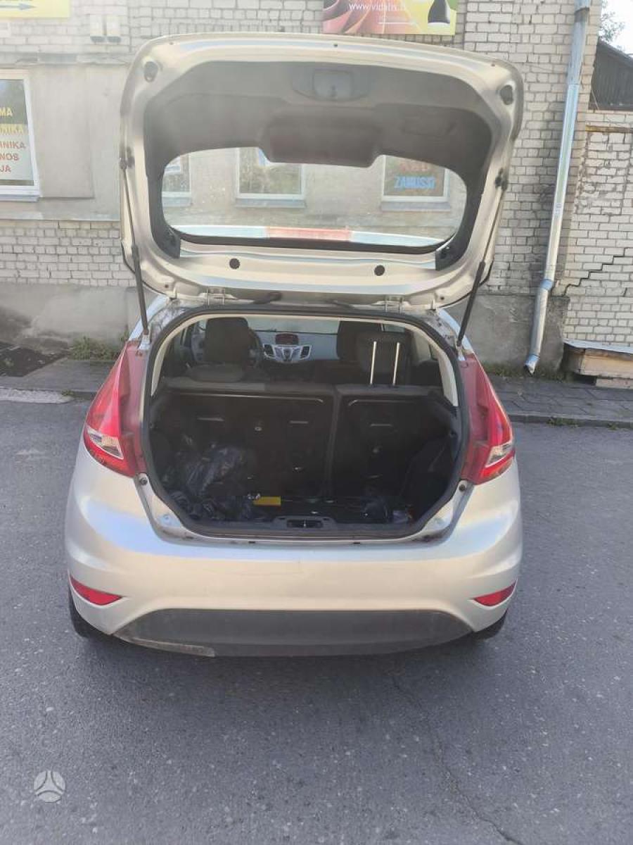 Pelēks Ford Fiesta 2009 Viļņa, ar dzinēja tilpumu 1.50 L un nobraukumu 61 tūkst. km par 1950 €, foto 7 vietnē AUTOMOTO.COM.LV