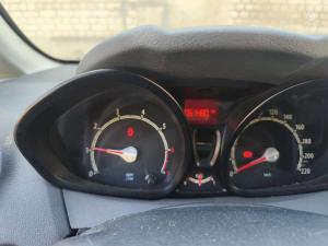 Pelēks Ford Fiesta 2009 Viļņa, ar dzinēja tilpumu 1.50 L un nobraukumu 61 tūkst. km par 1950 €, foto 8 vietnē AUTOMOTO.COM.LV