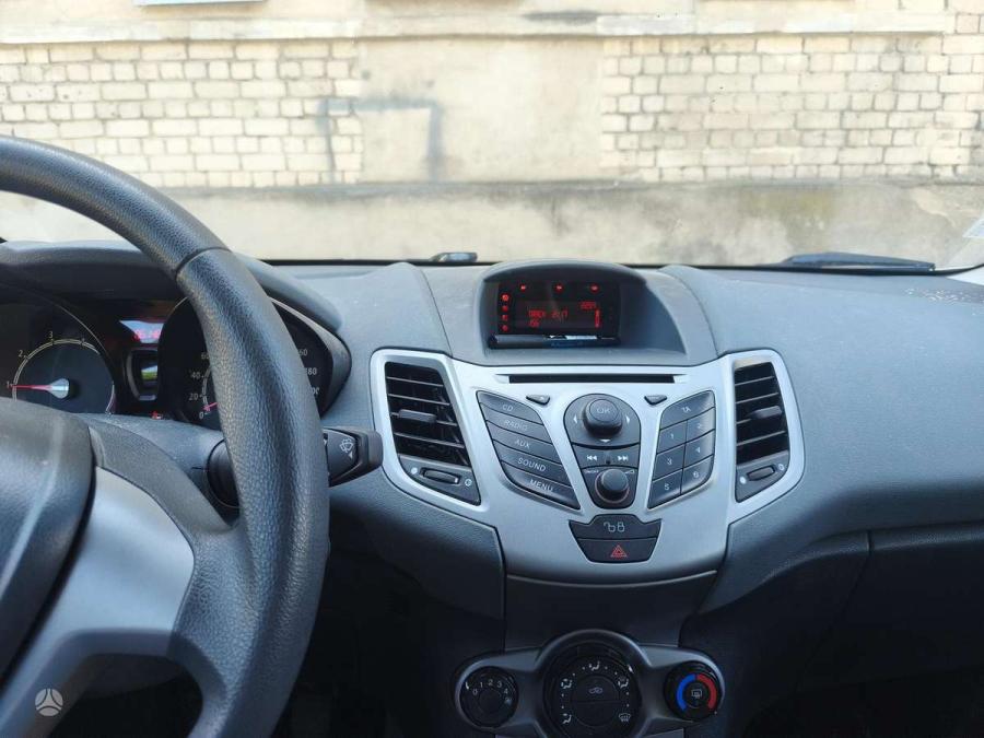 Pelēks Ford Fiesta 2009 Viļņa, ar dzinēja tilpumu 1.50 L un nobraukumu 61 tūkst. km par 1950 €, foto 9 vietnē AUTOMOTO.COM.LV
