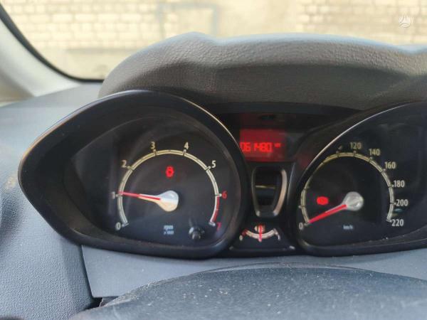 Pelēks Ford Fiesta 2009 Viļņa, ar dzinēja tilpumu 1.50 L un nobraukumu 61 tūkst. km par 1950 €, foto 8 vietnē AUTOMOTO.COM.LV