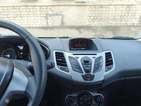 Pelēks Ford Fiesta 2009 Viļņa, ar dzinēja tilpumu 1.50 L un nobraukumu 61 tūkst. km par 1950 €, foto 9 vietnē AUTOMOTO.COM.LV