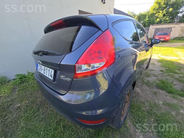 Pelēks Ford Fiesta 2012 Jēkabpils, ar dzinēja tilpumu 1.20 L un nobraukumu 352 tūkst. km par 1100 €, foto 5 vietnē AUTOMOTO.COM.LV