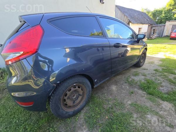 Pelēks Ford Fiesta 2012 Jēkabpils, ar dzinēja tilpumu 1.20 L un nobraukumu 352 tūkst. km par 1100 €, foto 6 vietnē AUTOMOTO.COM.LV